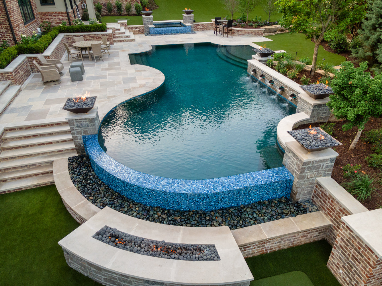 Umbria Pool Oasis – Lunada Bay Tile